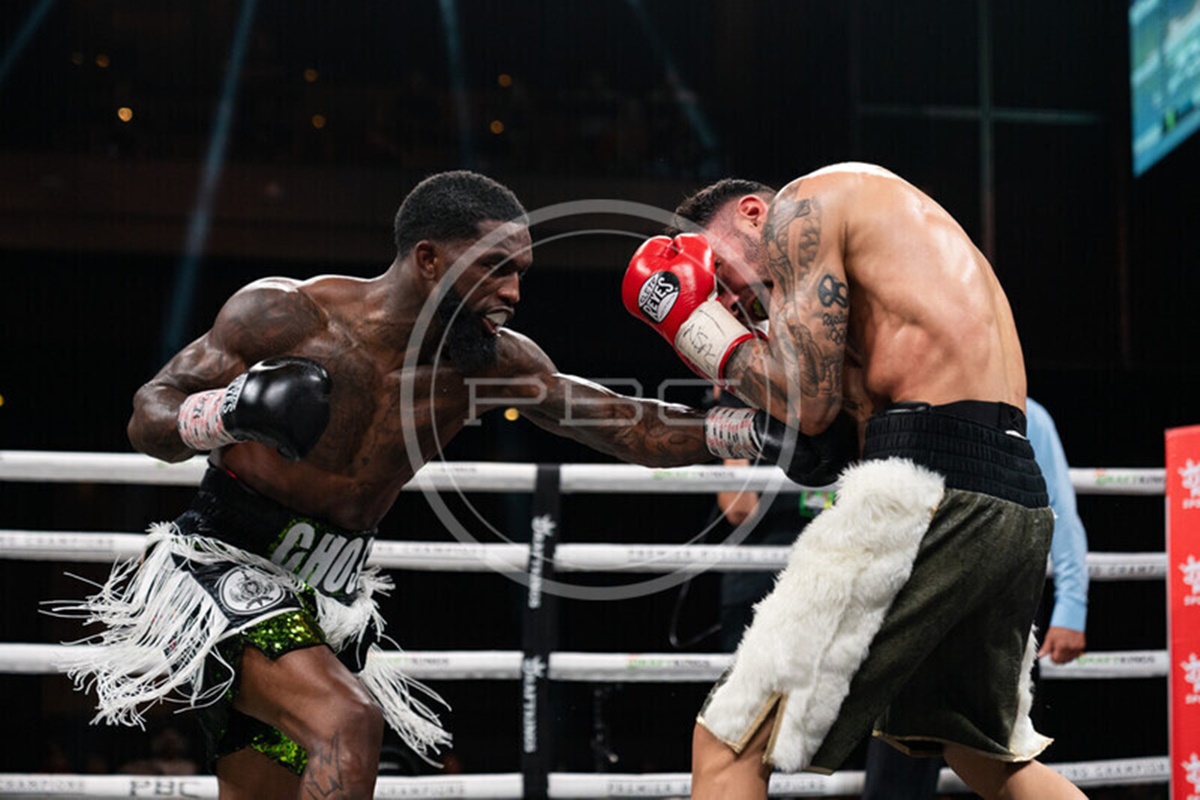 Max Boxing - News - Frank Martin wins hard-fought decision over Artem ...