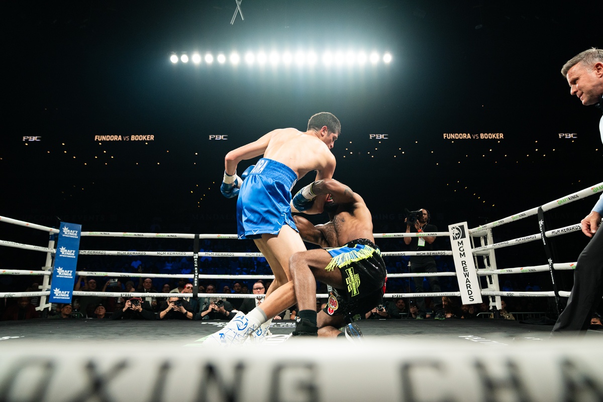 Max Boxing - News - Sebastian Fundora halts Chordale Booker